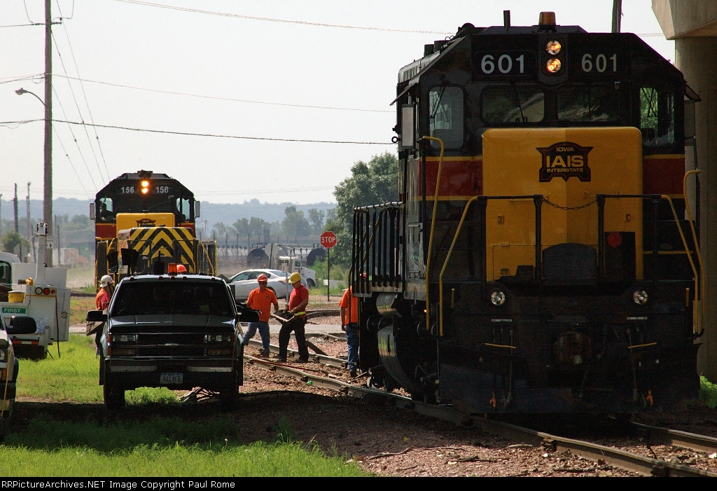 IAIS 601, slug-Mother unit is rerailed while slug 650 is uncoupled and dragged out of the way by ...